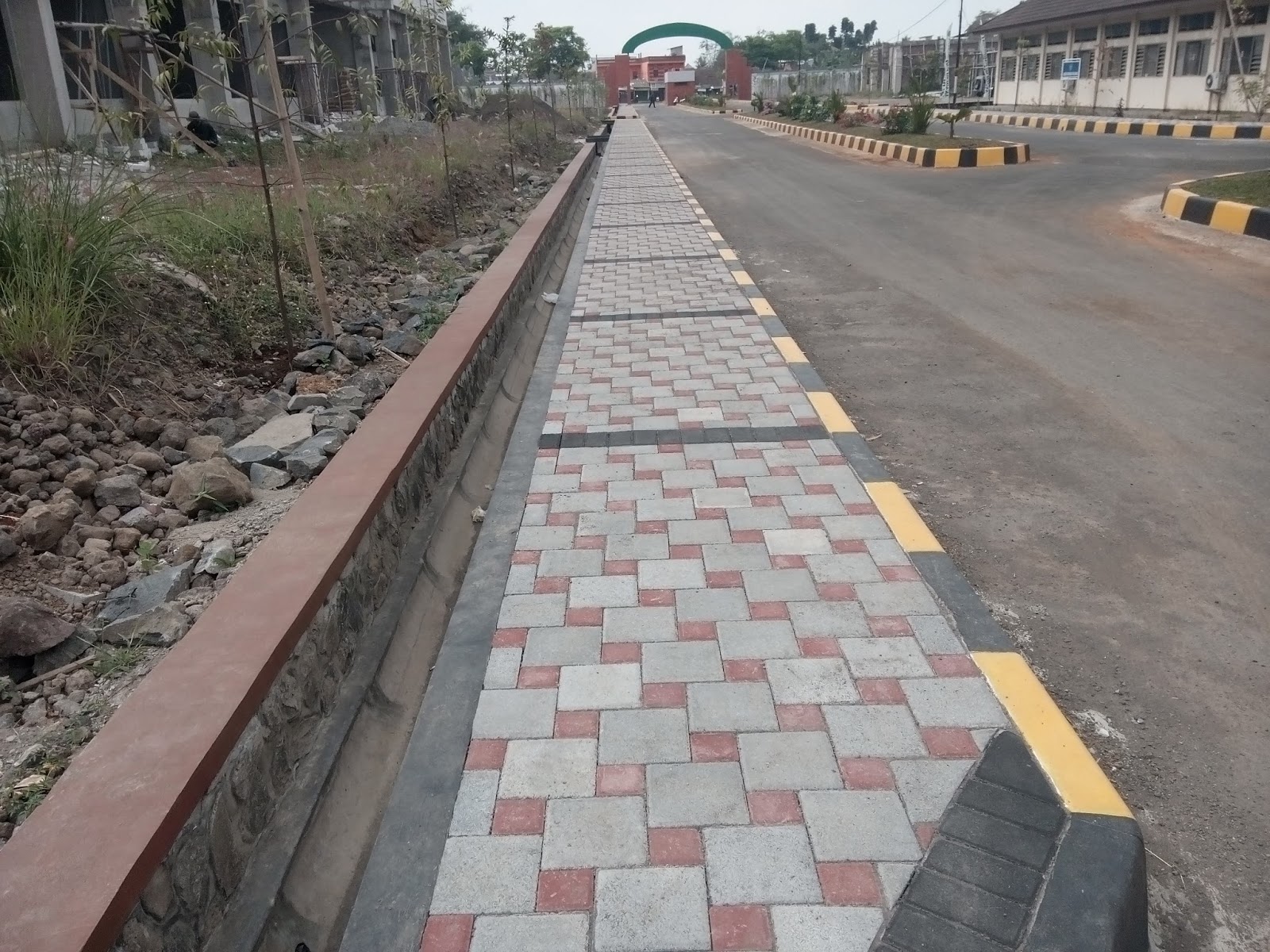 Pilihan Paving untuk Halaman Rumah Anda - The Wood's BW